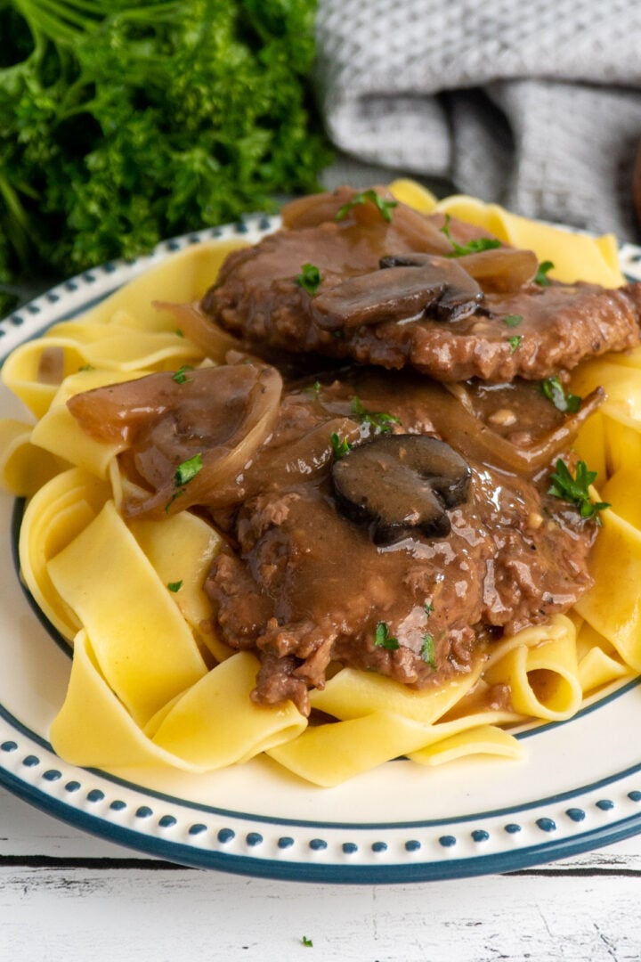 Slow Cooker Cube Steak - Slow Cooker Meals